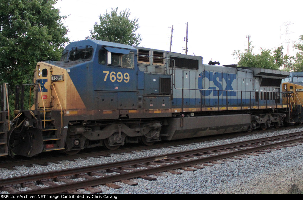 CSXT 7699 on Q371-12